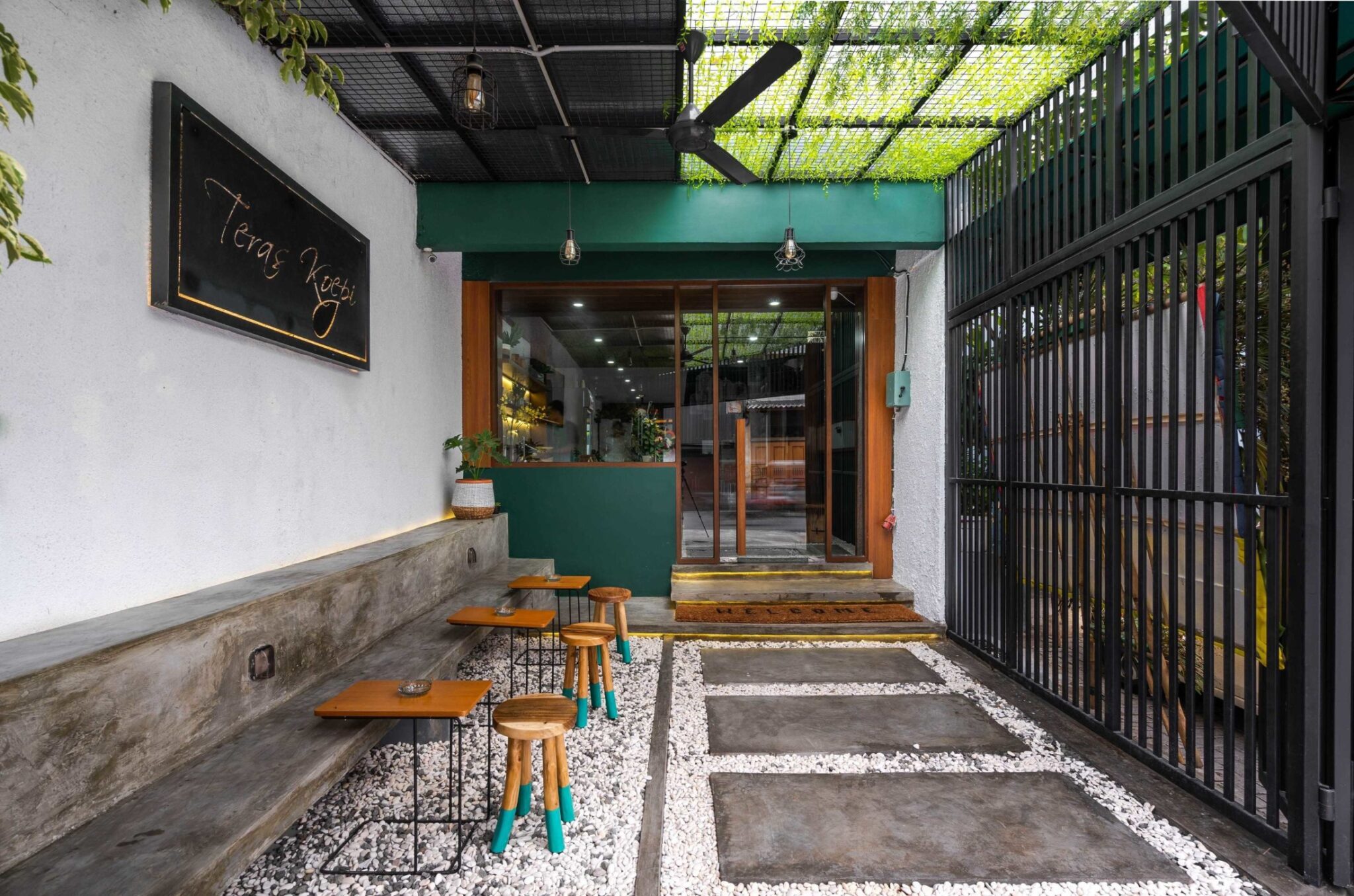 Desain Taman Cafe Outdoor Instagramable Yang Menarik